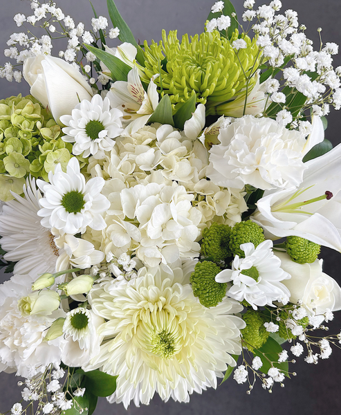 Bouquet de fleurs au choix du fleuriste - Blanc et vert – Fleuriste McKenna